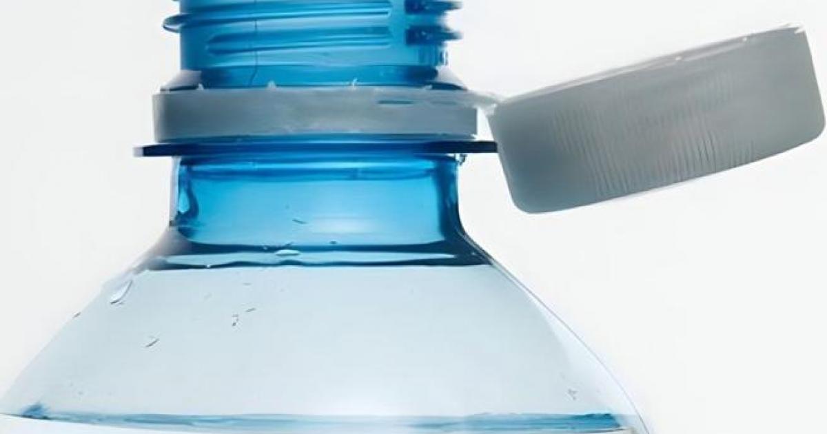 Da oggi solo tappi attaccati alle bottiglie | Packaging Speaks Green